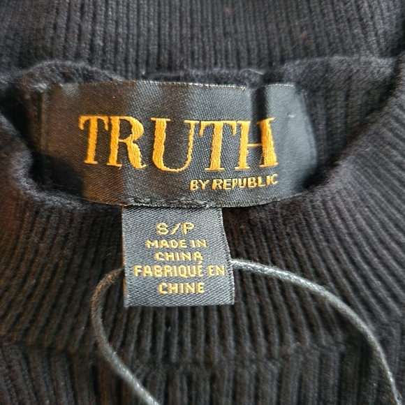 Truth | Sweaters | Truth Black Crew Scoop Necks Sweater | Poshmark
